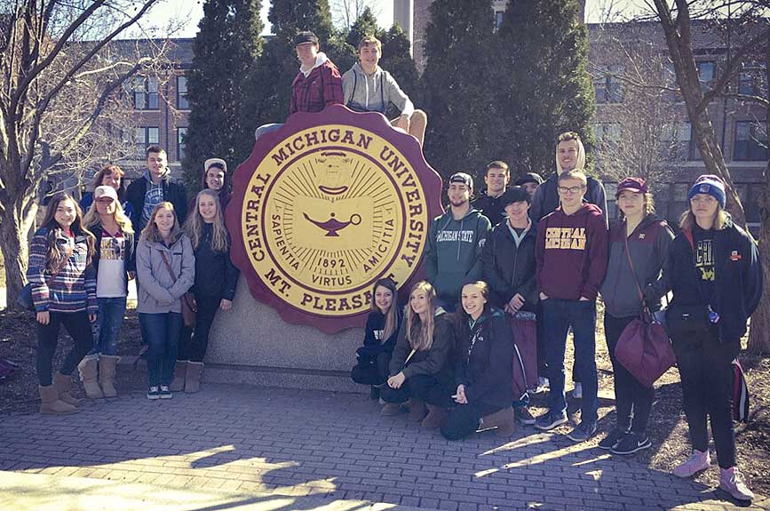 IMHS, NHS juniors take college tour to five Michigan schools | News ...
